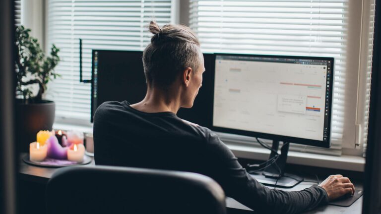 Propaganda im Netz – webhelm